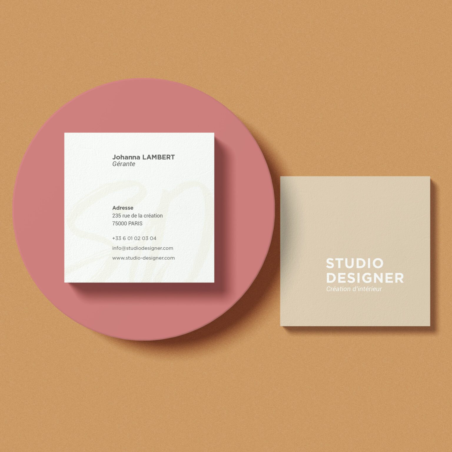 Carte De Visite Carrée Avec Écriture En Relief Un Nouveau Luxe - CSS